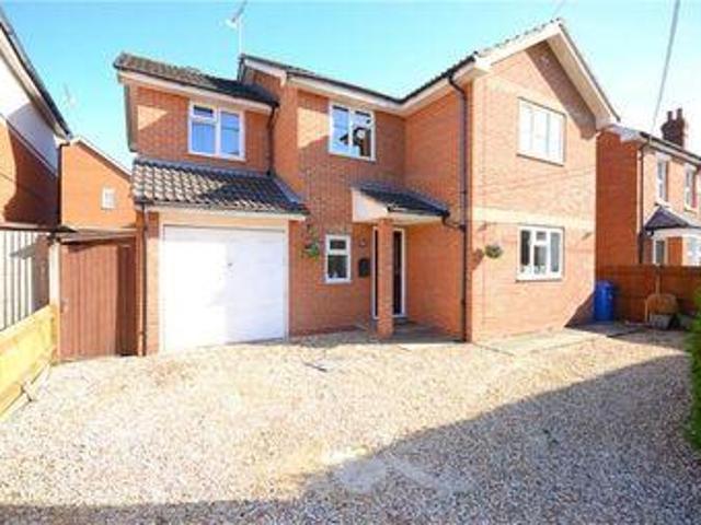 4 Bedrooms Detached house for sale in College Road, College Town, Sandhurst GU47