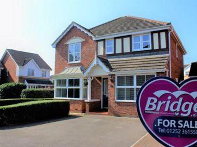 4 Bedrooms Detached house for sale in Comet Close, Ash Vale GU12