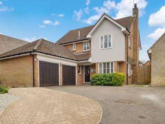 4 Bedrooms Detached house for sale in Coppice Close, Dunmow CM6