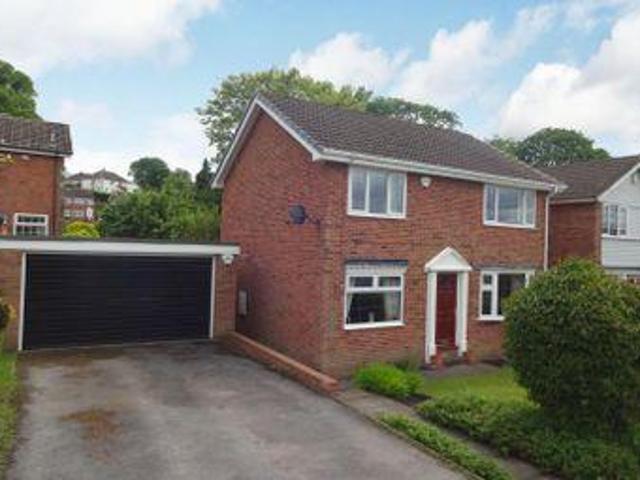 4 Bedrooms Detached house for sale in Cricketers Green, Yeadon, Leeds LS19