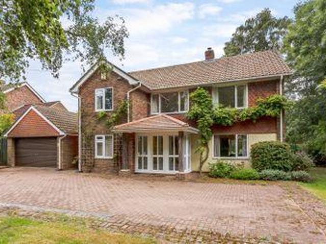 4 Bedrooms Detached house for sale in Crooksbury Road, Runfold, Farnham GU10