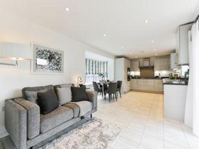 4 Bedrooms Detached house for sale in Crockford Lane, Basingstoke RG24