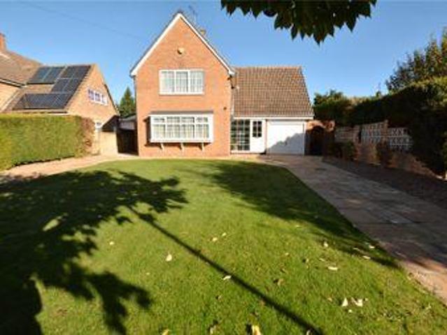 4 Bedrooms Detached house for sale in Croft Bridge, Oulton, Leeds, West Yorkshire LS26