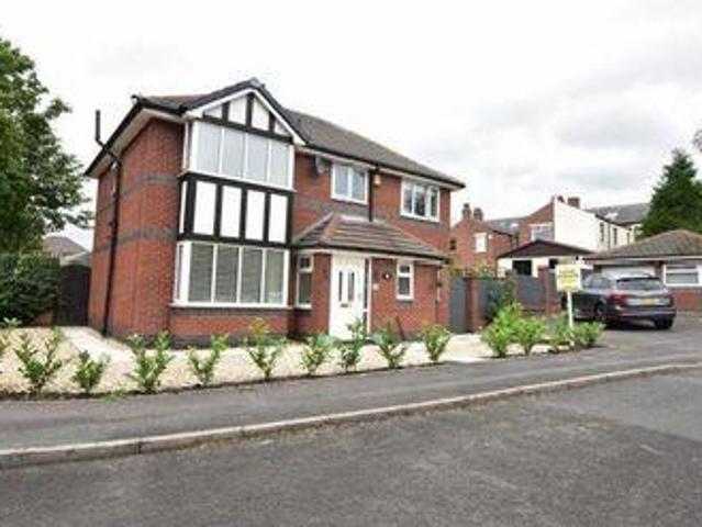 4 Bedrooms Detached house for sale in Crofters Green, Euxton, Chorley PR7