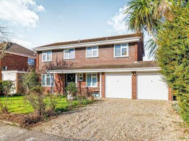 4 Bedrooms Detached house for sale in Dunton Close, Surbiton KT6