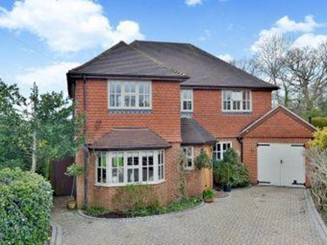 4 Bedrooms Detached house for sale in Dagden Road, Shalford, Guildford GU4
