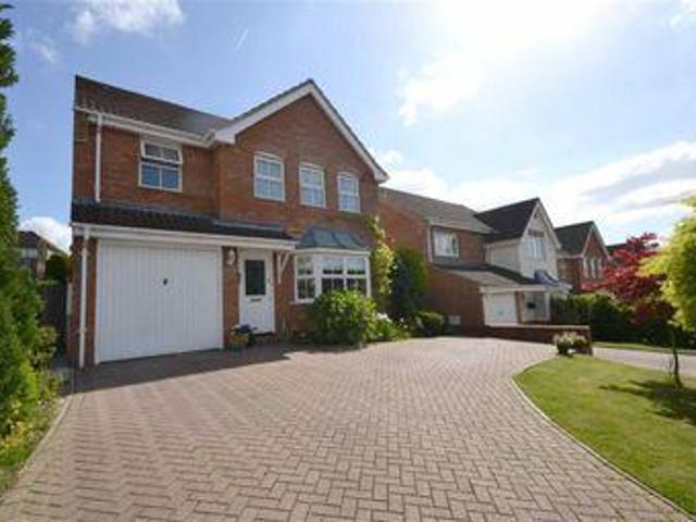 4 Bedrooms Detached house for sale in Darlands Drive, Barnet, Hertfordshire EN5