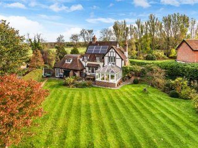 4 Bedrooms Detached house for sale in Dayseys Hill, Outwood, Redhill, Surrey RH1