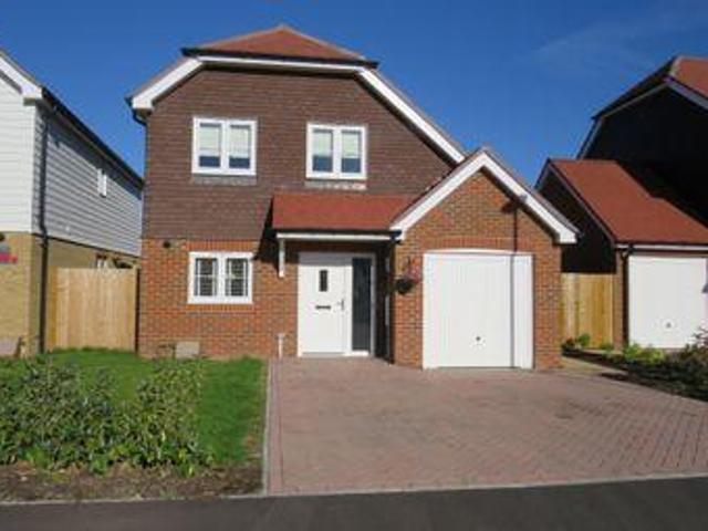 4 Bedrooms Detached house for sale in Deane Close, Sittingbourne ME10