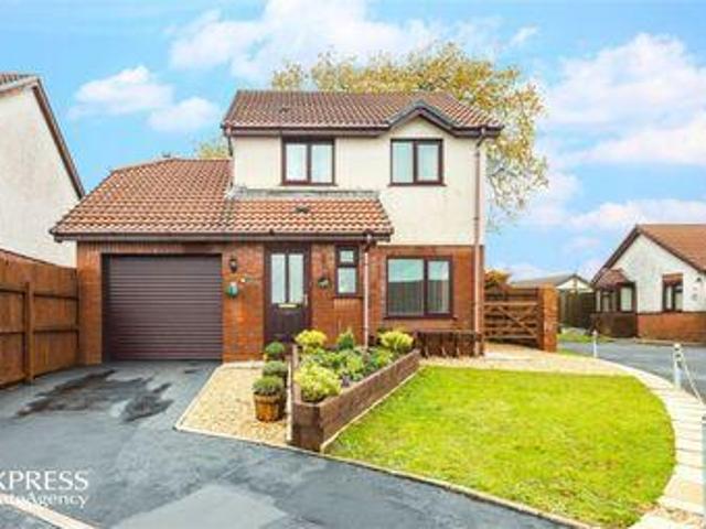 4 Bedrooms Detached house for sale in Delfryn, Capel Hendre, Ammanford, Carmarthenshire SA18
