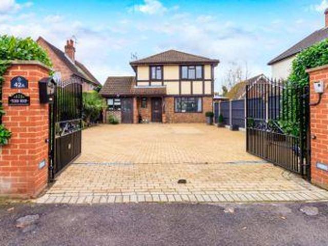 4 Bedrooms Detached house for sale in Delta Road, Woking GU24