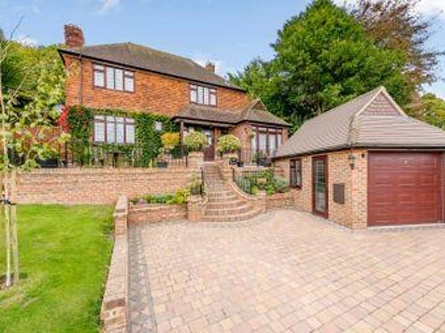 4 Bedrooms Detached house for sale in Deneside, Eastbourne BN20