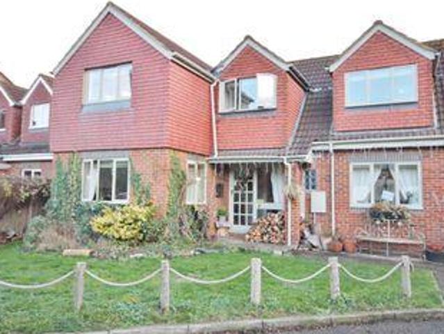 4 Bedrooms Detached house for sale in Dolphin Court North, Staines Upon Thames, Surrey TW18