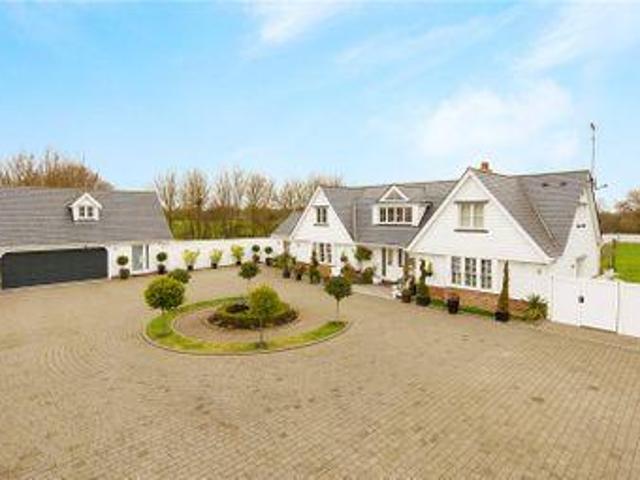 4 Bedrooms Detached house for sale in Domsey Lane, Little Waltham, Chelmsford, Essex CM3
