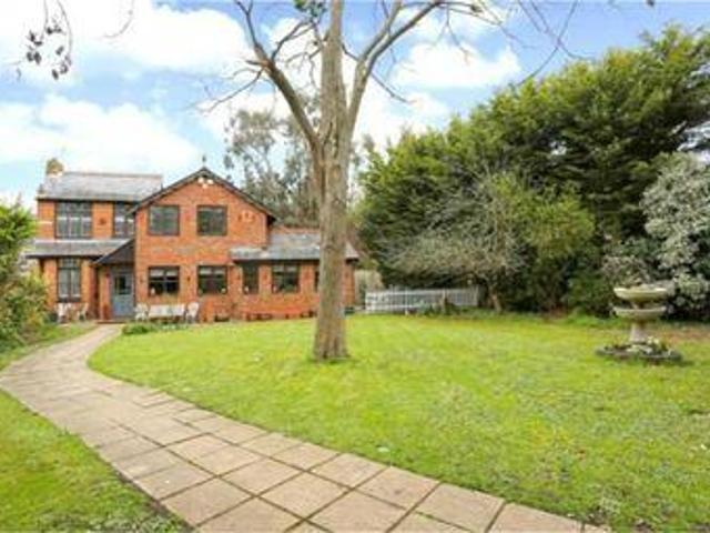 4 Bedrooms Detached house for sale in Eton Road, Datchet, Berkshire SL3