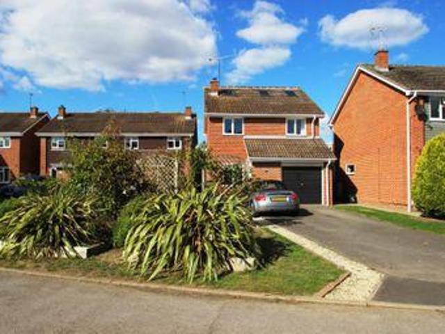 4 Bedrooms Detached house for sale in Eynsham Close, Woodley RG5