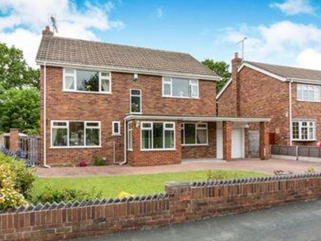 4 Bedrooms Detached house for sale in Edgewood Drive, Crewe, Cheshire CW2