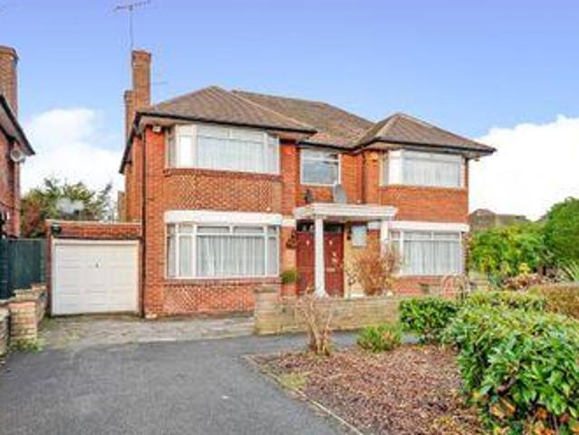 4 Bedrooms Detached house for sale in Edgware, Middlesex HA8
