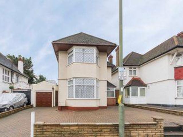 4 Bedrooms Detached house for sale in Edgwarebury Lane, Edgware HA8
