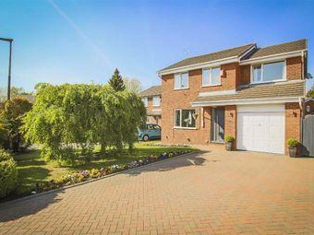 4 Bedrooms Detached house for sale in Edmonton Drive, Blackburn BB2