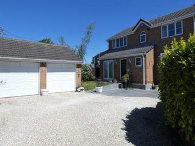 4 Bedrooms Detached house for sale in Edward Court, Carr Gate, Wakefield WF2
