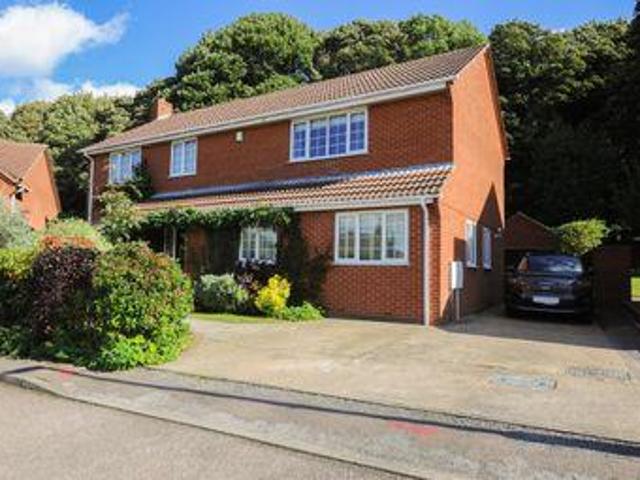 4 Bedrooms Detached house for sale in Elm Tree Drive, Wingerworth, Chesterfield S42