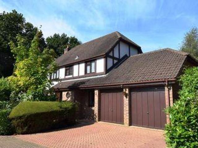 4 Bedrooms Detached house for sale in Elm Way, Heathfield, East Sussex, United Kingdom TN21