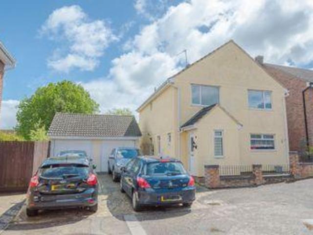 4 Bedrooms Detached house for sale in Elm Court, Sturmer, Haverhill CB9