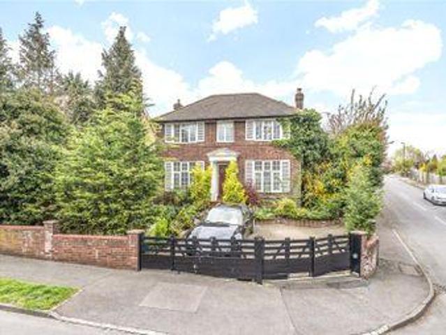 4 Bedrooms Detached house for sale in Elmfield Way, Sanderstead CR2