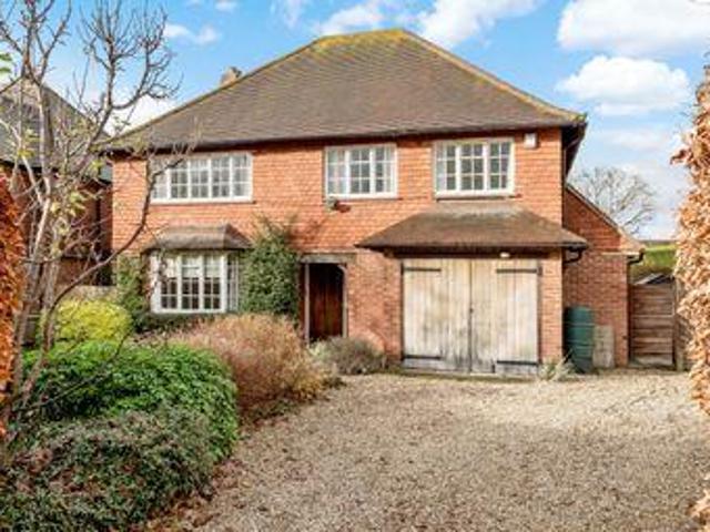 4 Bedrooms Detached house for sale in Ennismore Avenue, Guildford GU1