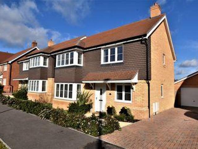 4 Bedrooms Detached house for sale in Fullingpits Avenue, Hermitage Lane, Maidstone, Kent ME16