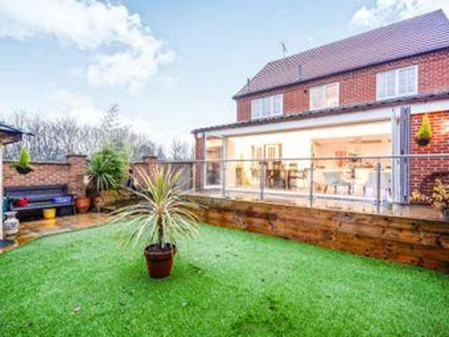 4 Bedrooms Detached house for sale in Fairburn Croft Crescent, Barlborough, Chesterfield S43