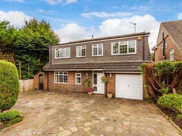 4 Bedrooms Detached house for sale in Fairfield Way, Coulsdon CR5