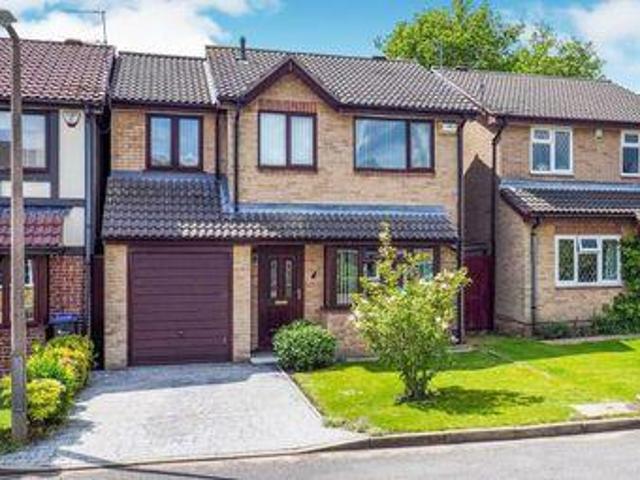 4 Bedrooms Detached house for sale in Fircroft Drive, Hucknall, Nottingham, Nottinghamshire NG15