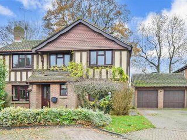 4 Bedrooms Detached house for sale in Fletchers, Southwater, Horsham, West Sussex RH13
