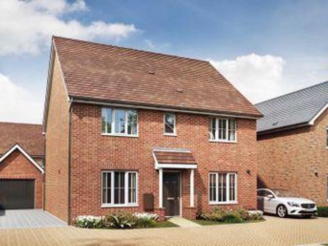 4 Bedrooms Detached house for sale in Fontwell Avenue, Eastergate PO20