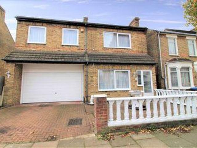 4 Bedrooms Detached house for sale in Forest Road, Enfield EN3