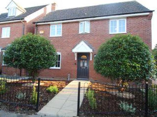4 Bedrooms Detached house for sale in Foxholes Close, Deanshanger, Milton Keynes MK19