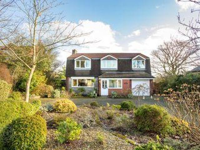 4 Bedrooms Detached house for sale in Foxholes Road, Horwich, Bolton BL6