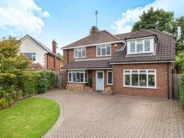 4 Bedrooms Detached house for sale in Guildford, Surrey GU1