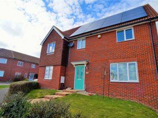 4 Bedrooms Detached house for sale in Gamelan Crescent, Hoo, Rochester ME3
