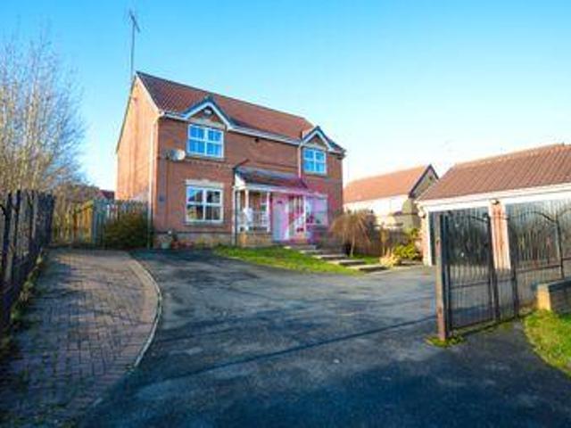 4 Bedrooms Detached house for sale in Gartrice Grove, Halfway, Sheffield S20