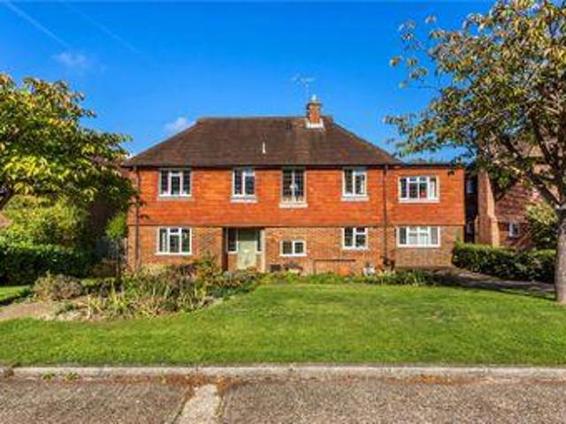 4 Bedrooms Detached house for sale in Gateways, Guildford, Surrey GU1
