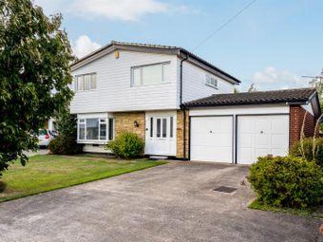 4 Bedrooms Detached house for sale in Gipsy Hill, Woodlesford, Leeds LS26