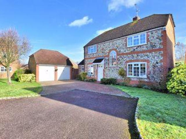 4 Bedrooms Detached house for sale in Goldsmith Close, Wokingham RG40