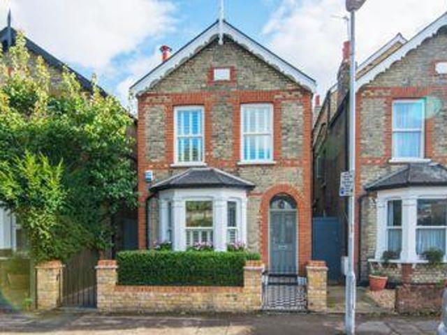 4 Bedrooms Detached house for sale in Gordon Road, Kingston Upon Thames KT2