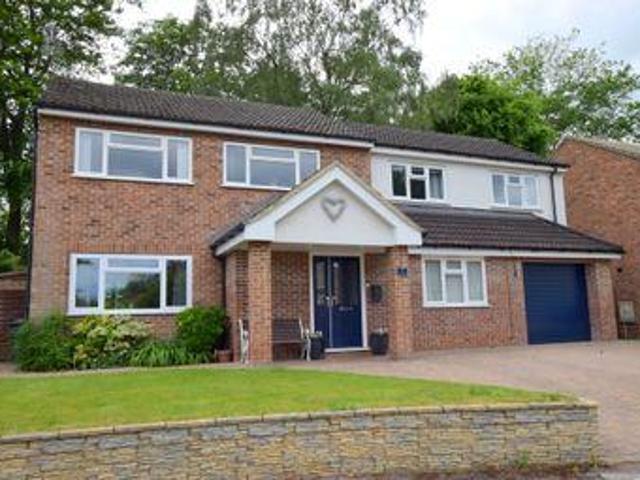 4 Bedrooms Detached house for sale in Gorseway, Fleet GU52