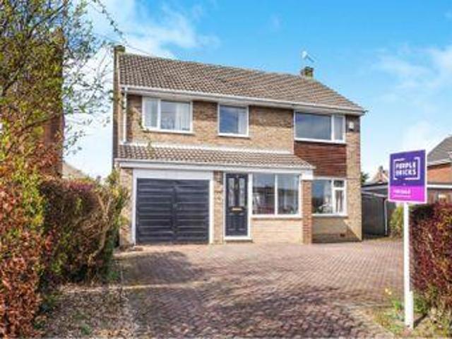 4 Bedrooms Detached house for sale in Grasleigh Avenue, Bradford BD15
