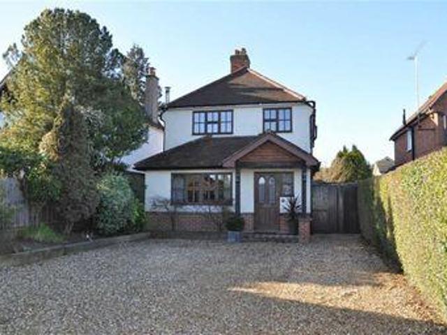 4 Bedrooms Detached house for sale in Green Lane, Farnham, Surrey GU9