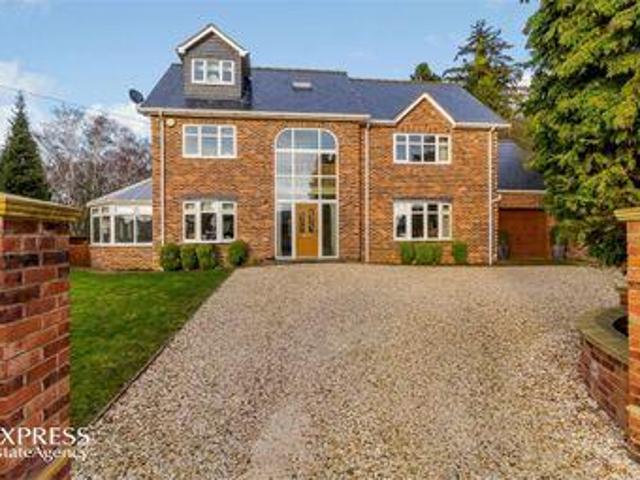4 Bedrooms Detached house for sale in Grimpit Hill Notton Lane, Notton, Wakefield, West Yorkshire WF4